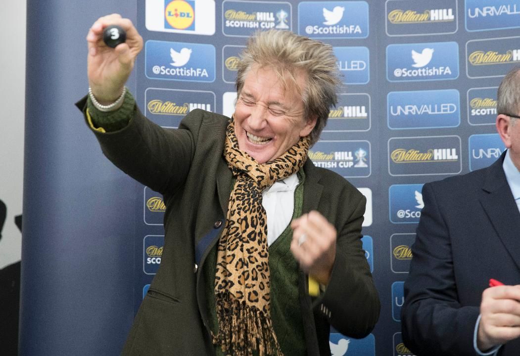 Do Ya Think Rod's Tipsy?! Singer is loving life at the Scottish Cup ...