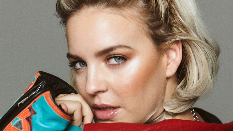 Anne-Marie is all of us when it comes to giving up carbs | Music - heat ...