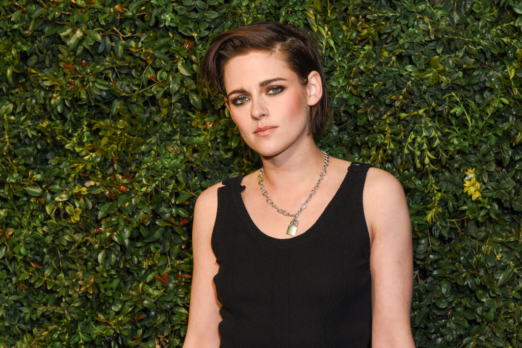 Twilight star Kristen Stewart debuts shaved head at premiere ...