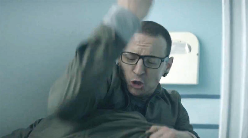 WATCH: Chester Bennington gives himself a violent beating in Linkin ...