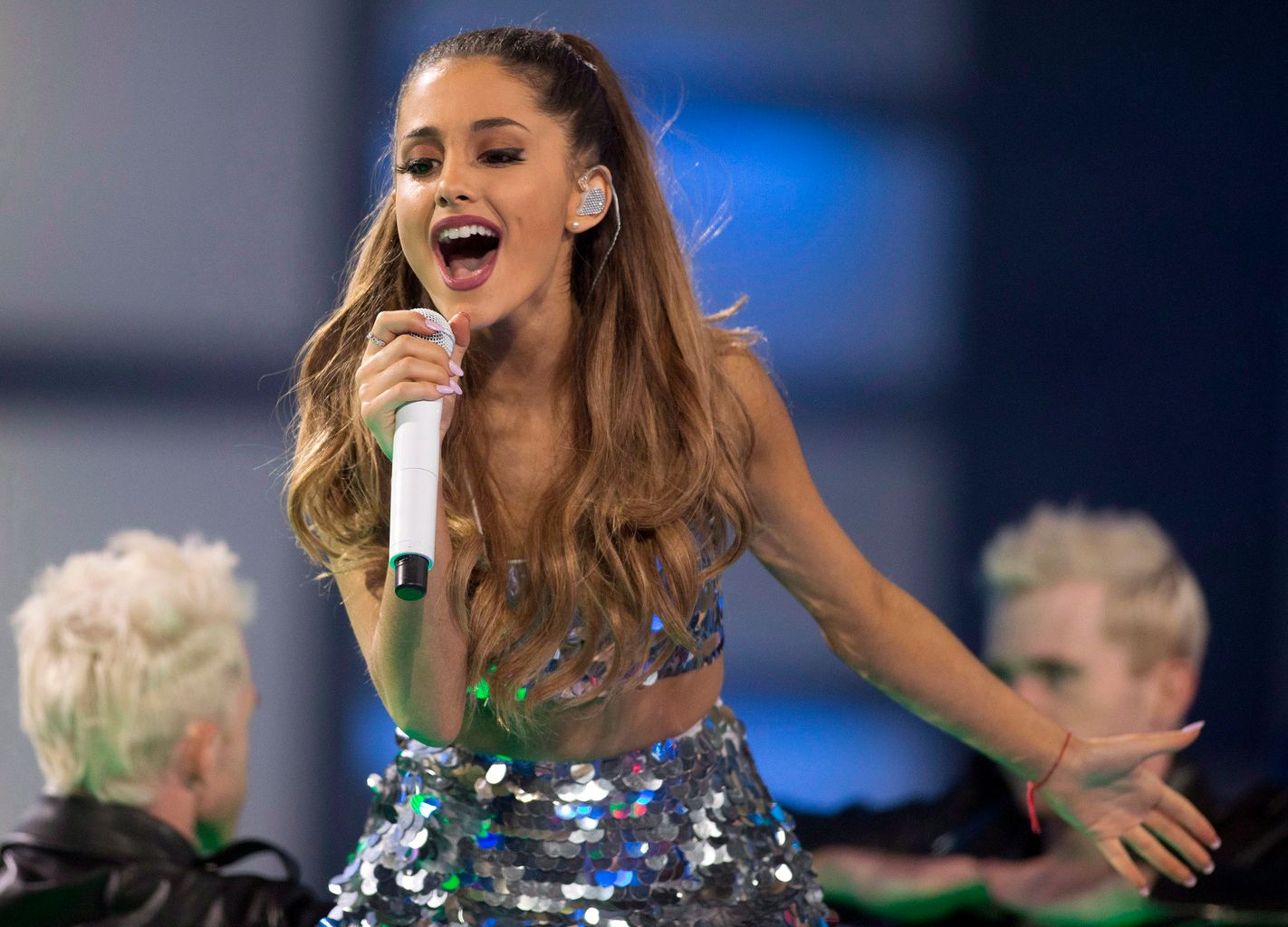 WATCH: Ariana Grande fans share heartbreaking performance of 'One Last ...