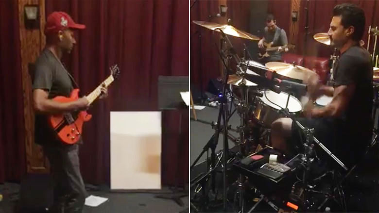 Surviving Audioslave members perform ‘Like a Stone’ in tribute to Chris ...