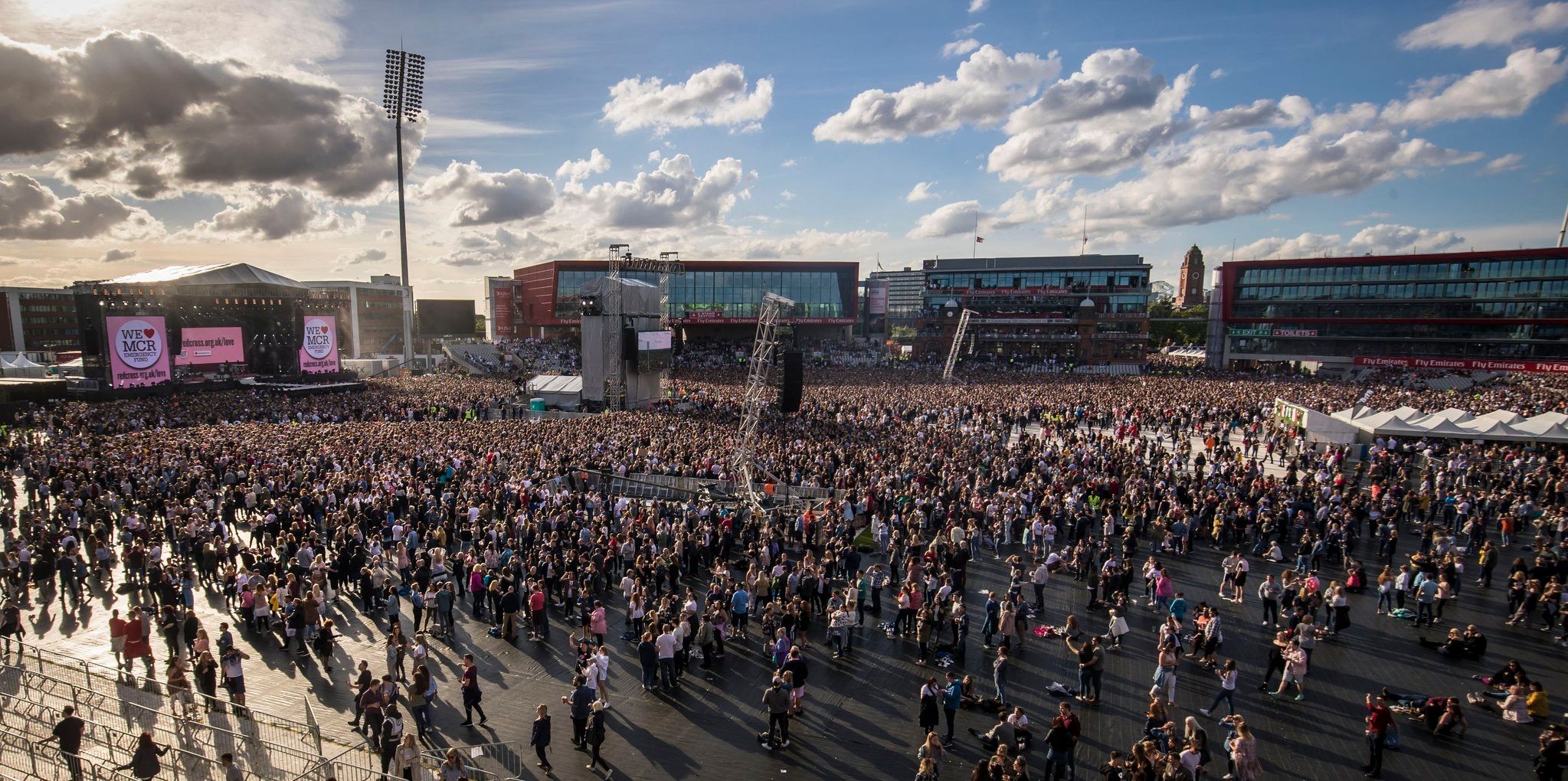 Liam Gallagher dedicates "Live Forever" to Manchester victims | News ...