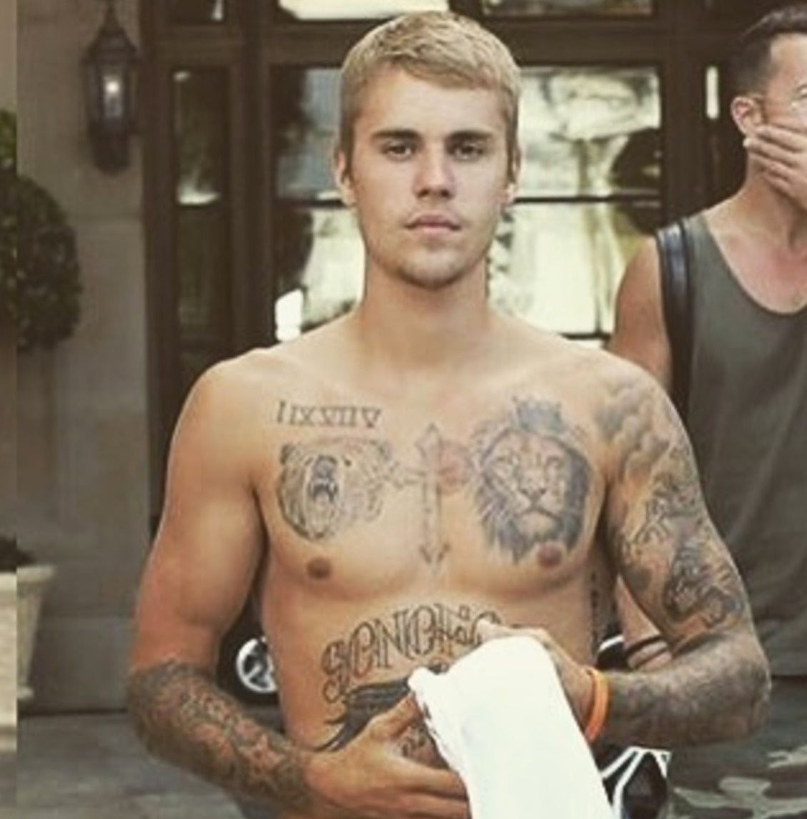 Bieber2.png?quality=80&format=jpg&crop=0,0,635,1130&resize=crop
