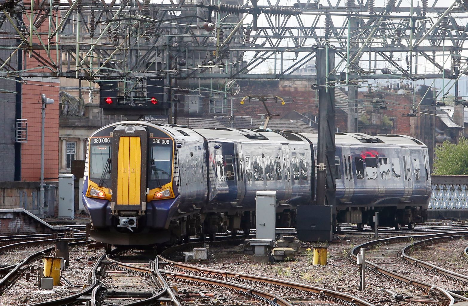 Heatwave hits Scotland's rail network