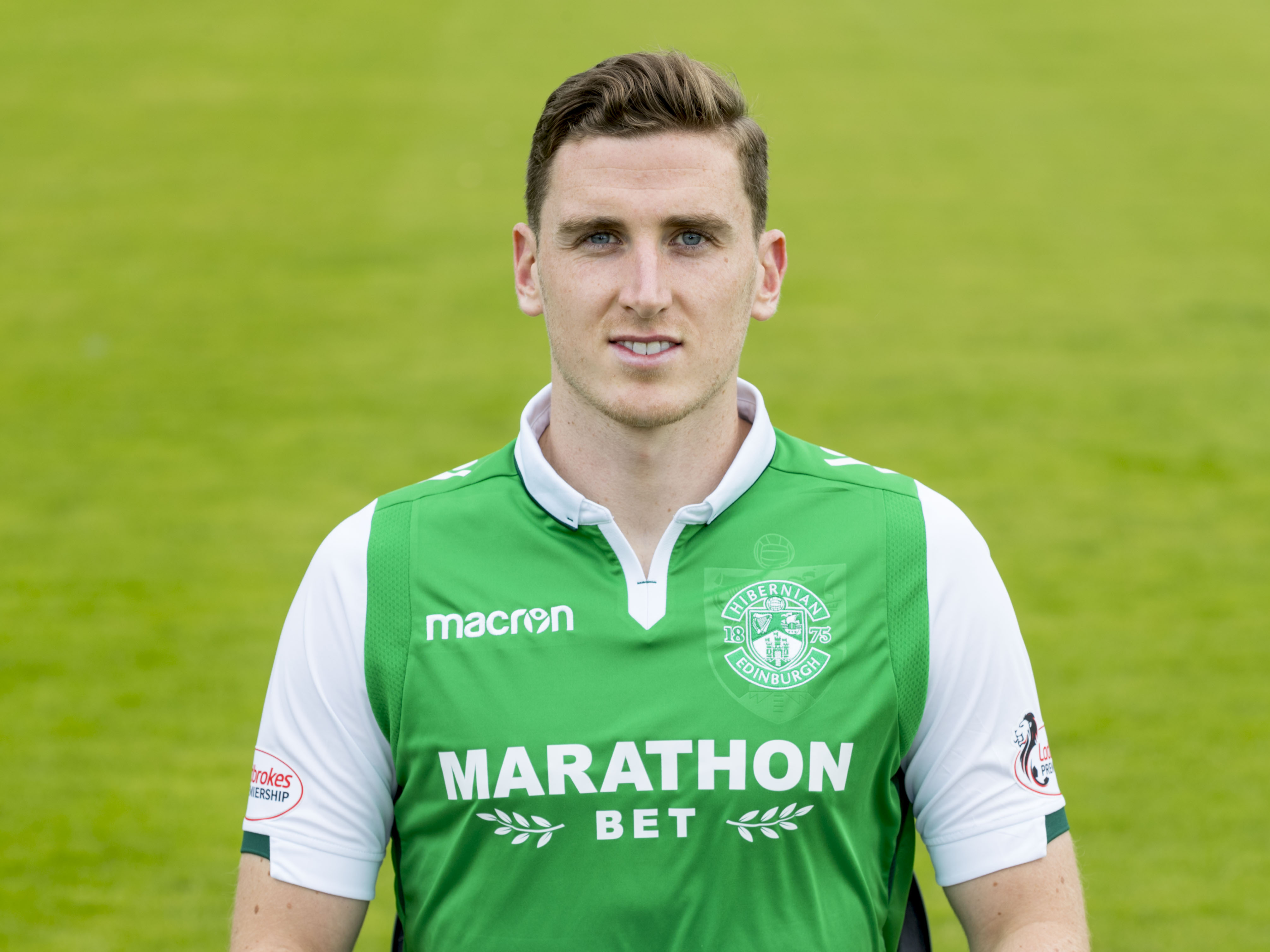 Paul Hanlon signs new Hibs contract | News - Forth 1