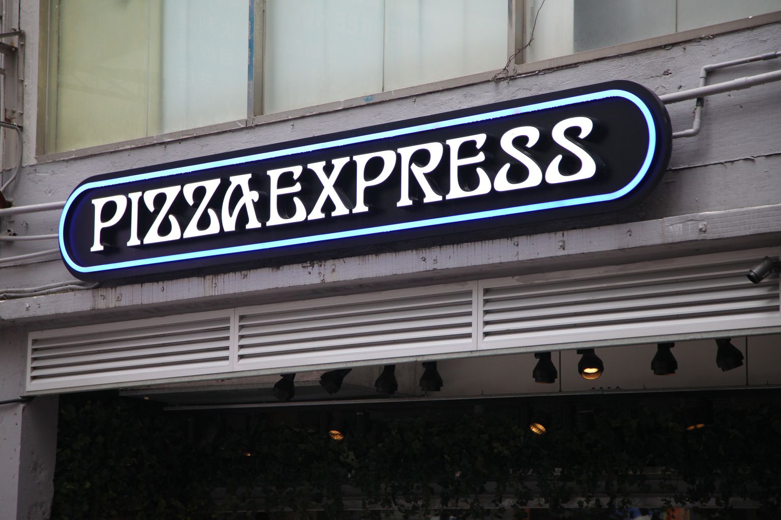 Pizza Express is giving away FREE pizzas to customers | News - Greatest ...