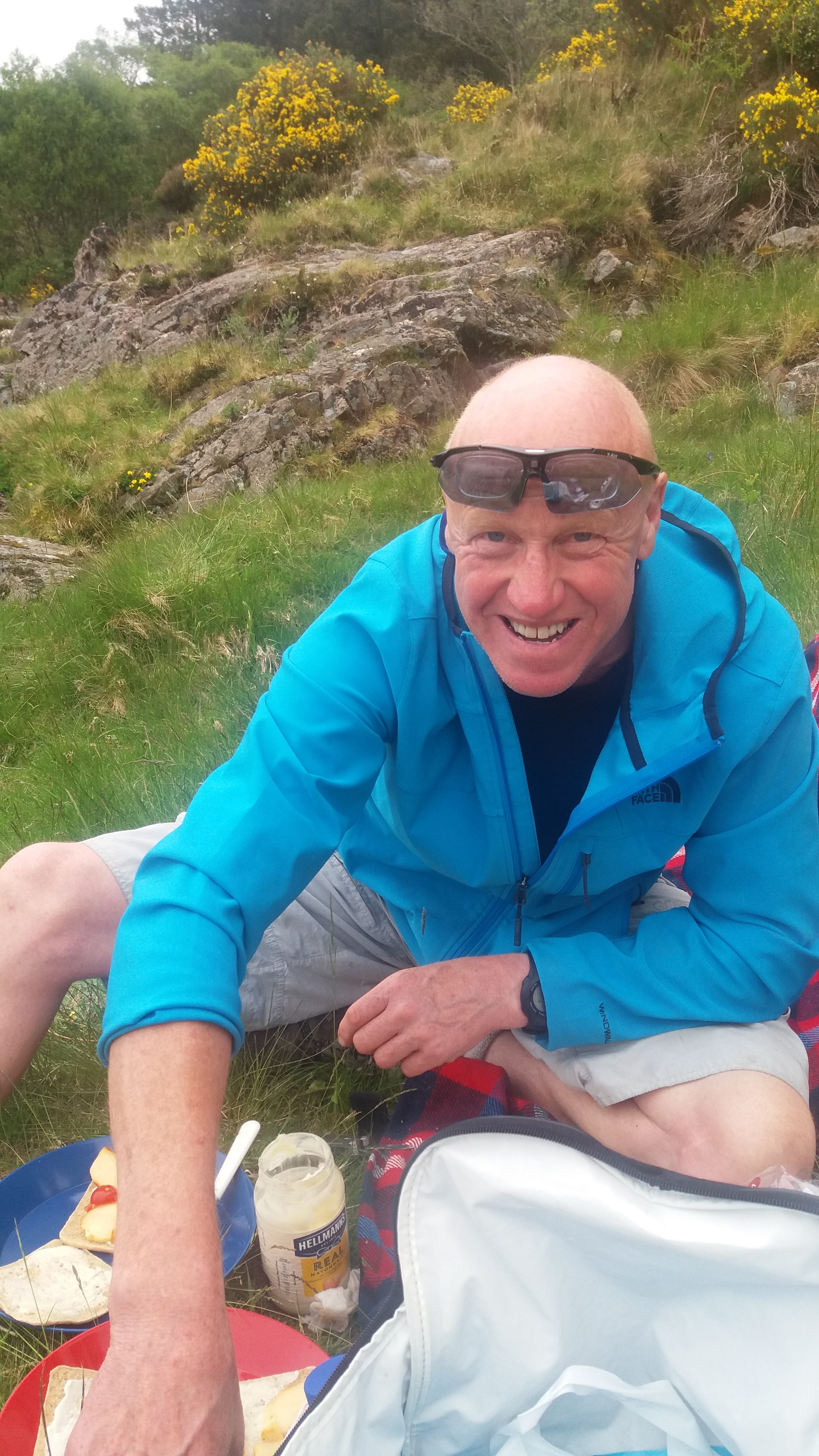 Helicopter pilot killed in Western Isles crash named | News - Northsound 1