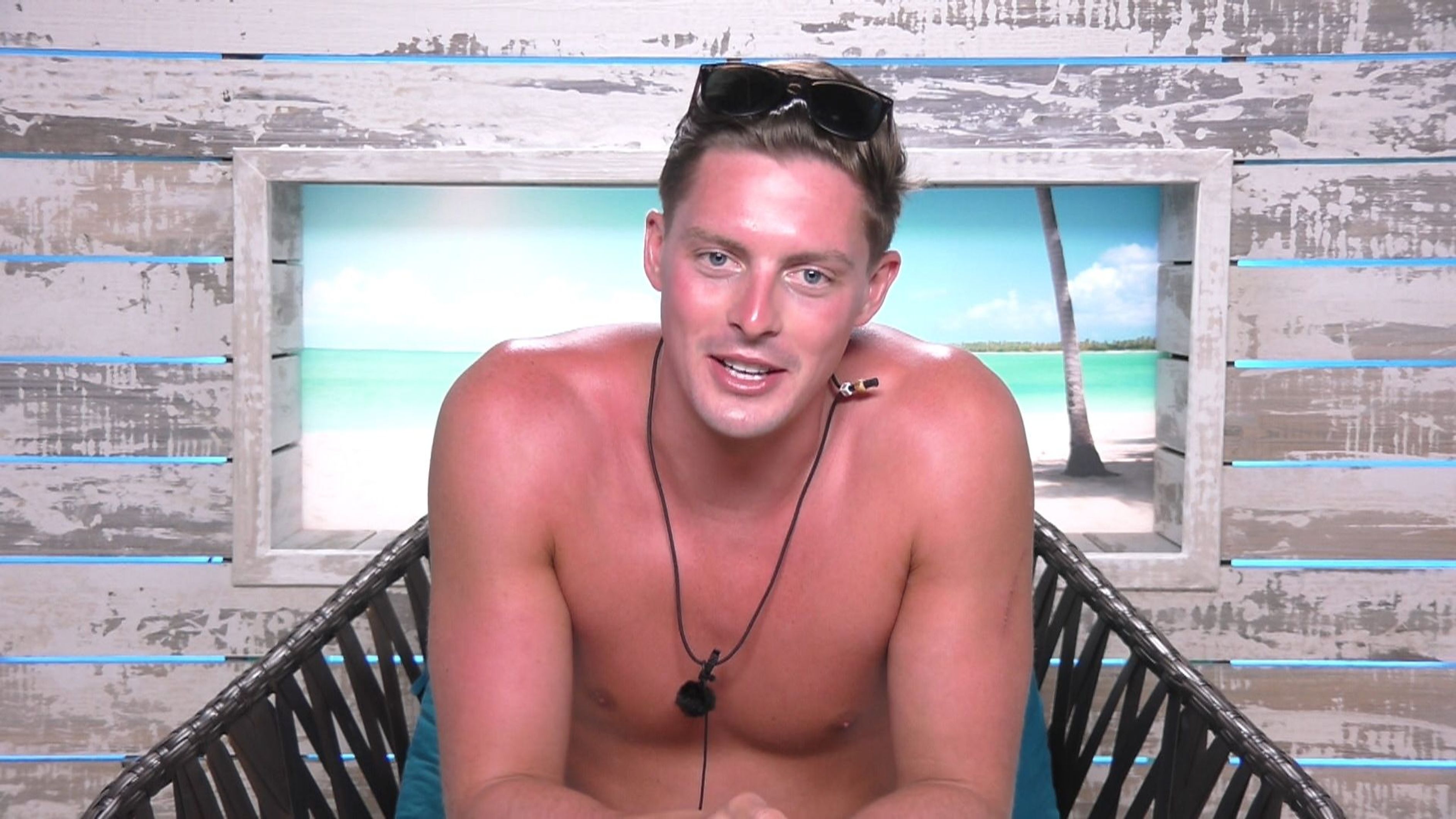 Love Island viewers left in hysterics at seeing Alex 'kiss' in his ...