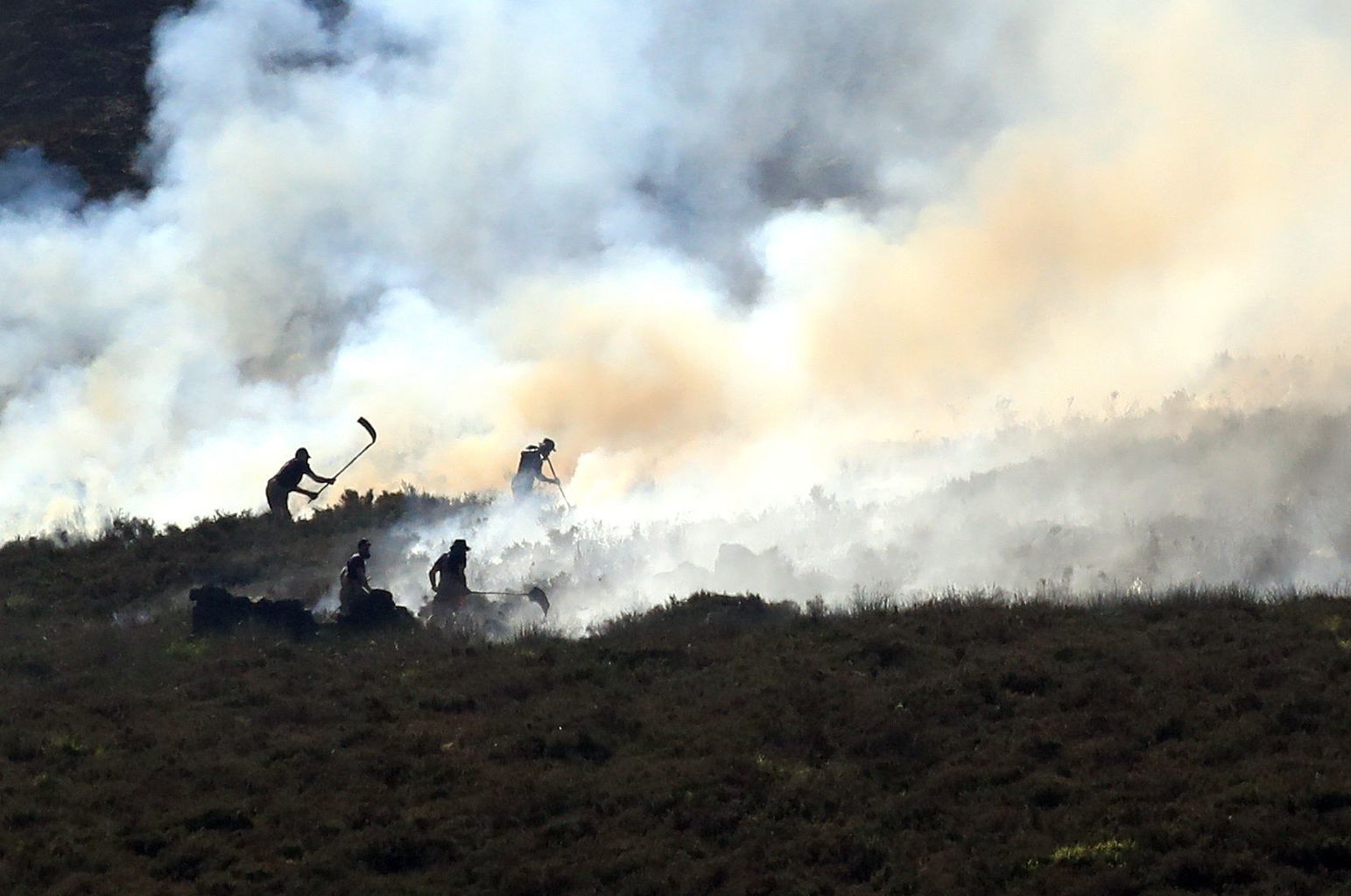 Saddleworth Moor fire declared major incident as residents flee homes ...