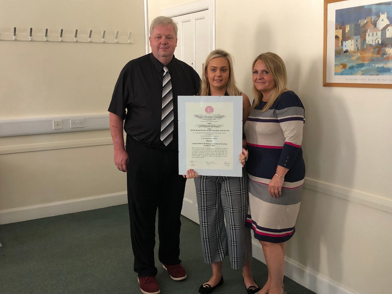 Edinburgh woman receives prestigious award for exceptional bravery ...