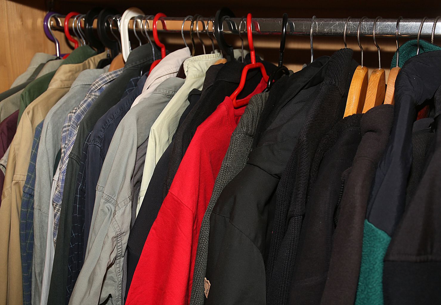 Hunt for man who tried on women's clothes during buglary in Wigan ...