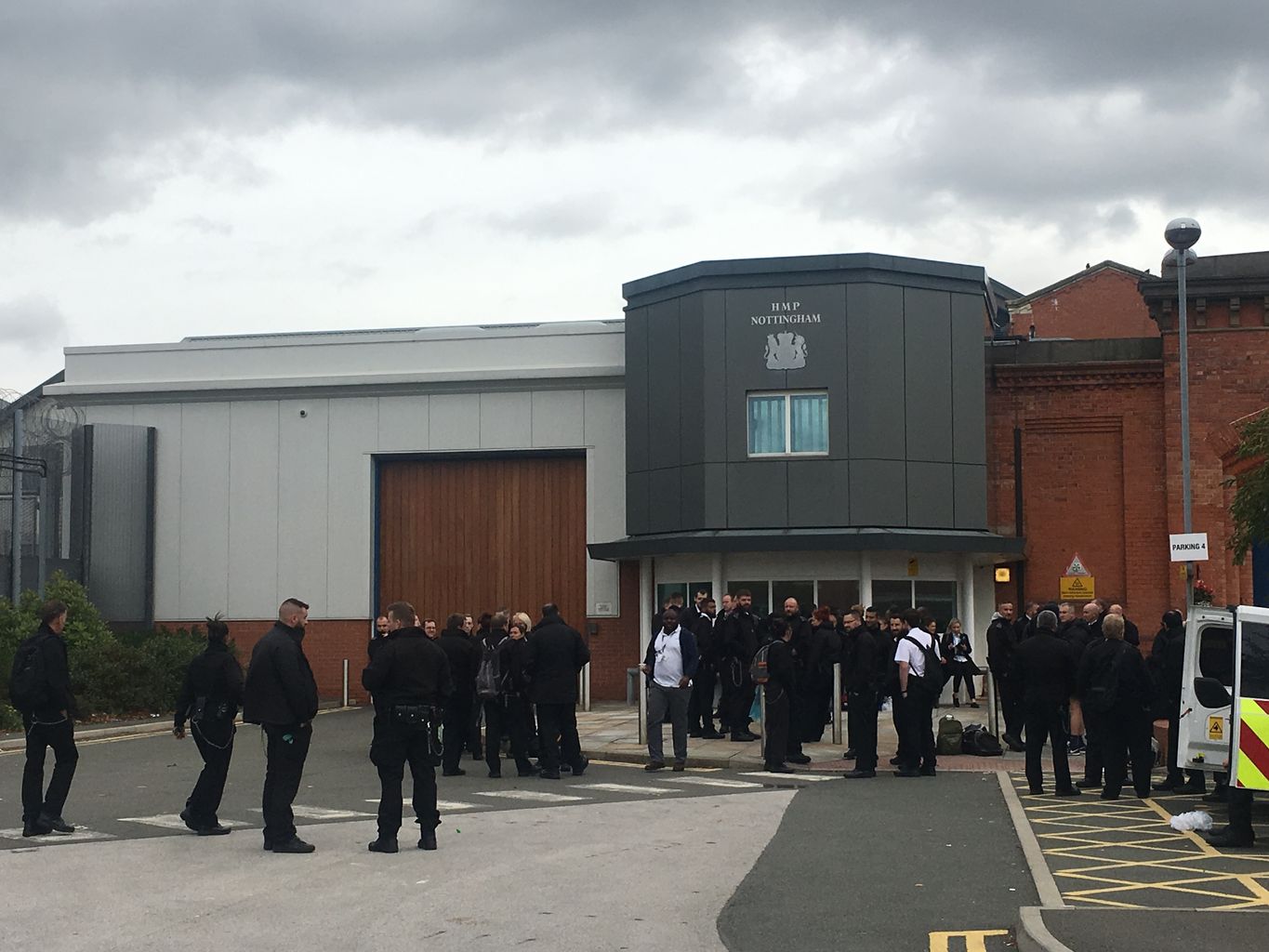 Officers from HMP Nottingham join prison walk-out | News - Gem