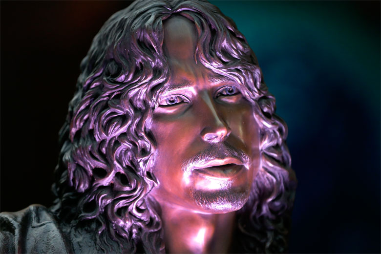 Life-sized statue of Chris Cornell unveiled in Seattle | Music ...