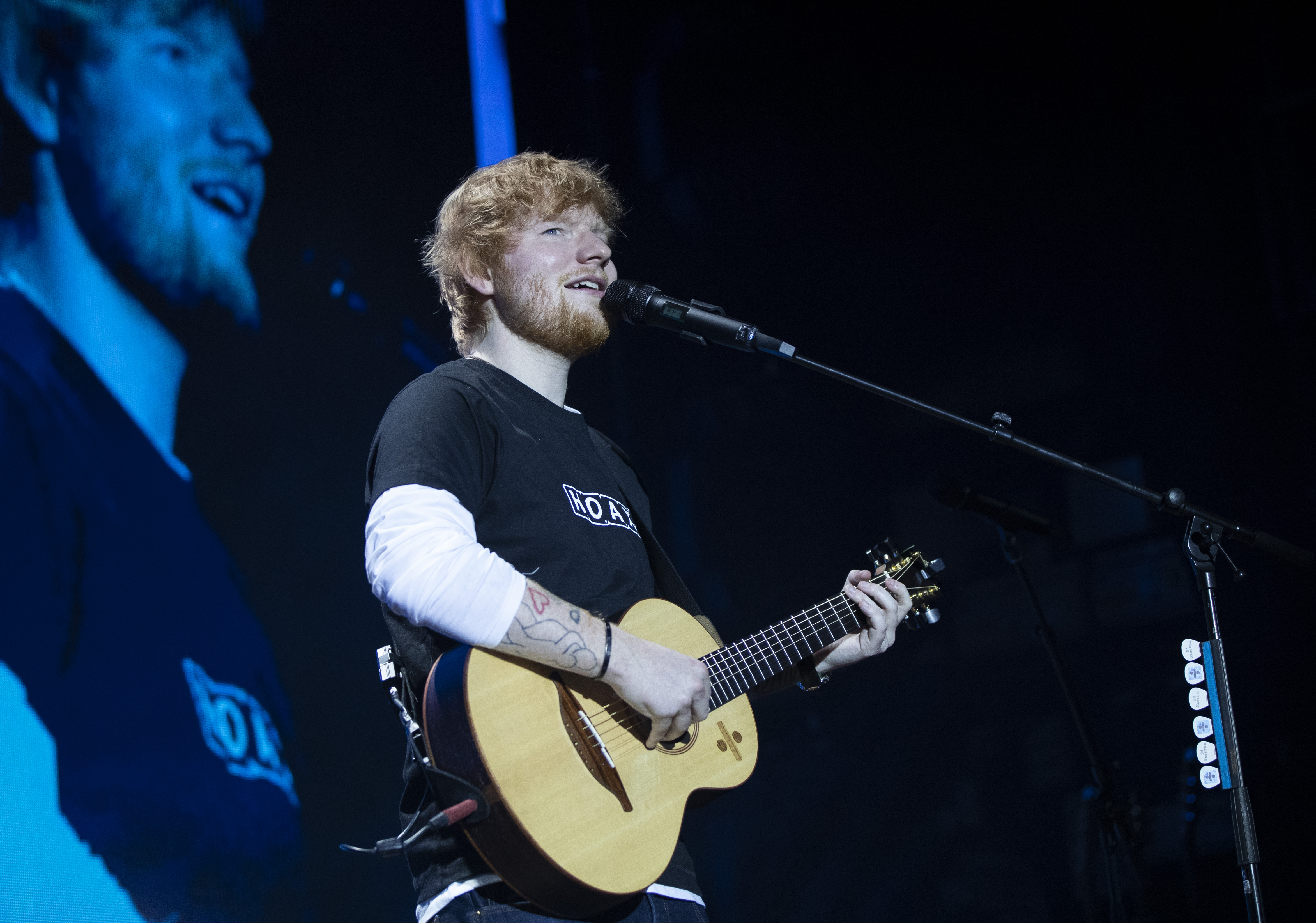 WATCH Ed Sheeran Perform Live In London, With KISS! (Full HQ Video ...