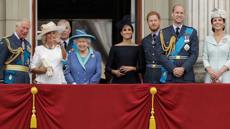 The Royal Family release Christmas card photos