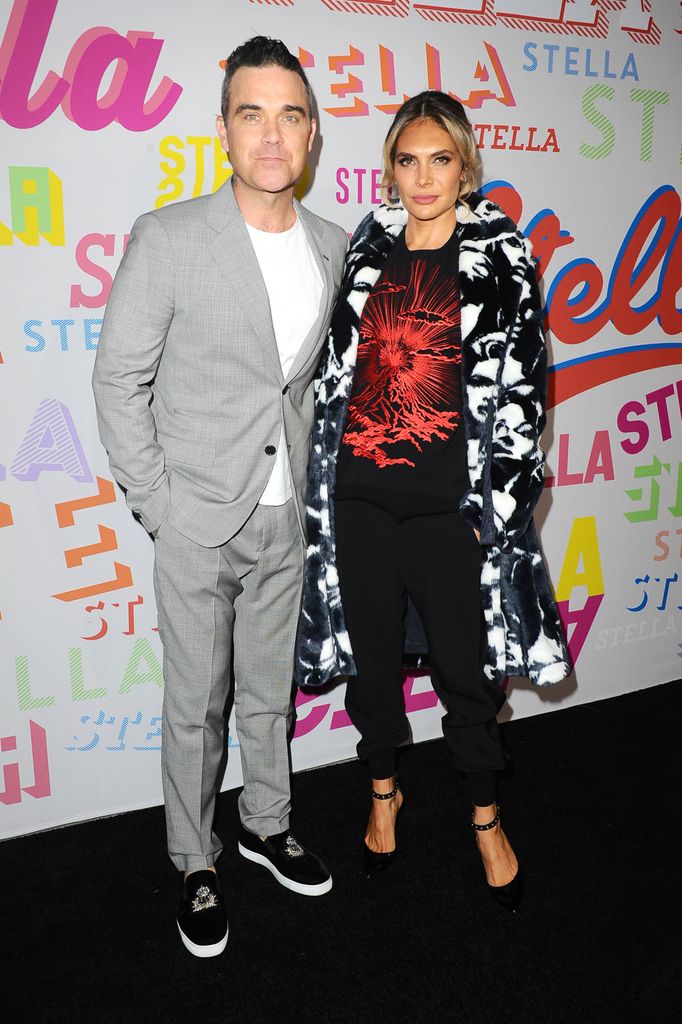 Robbie and Ayda Williams share SUPER CUTE family holiday photo ...