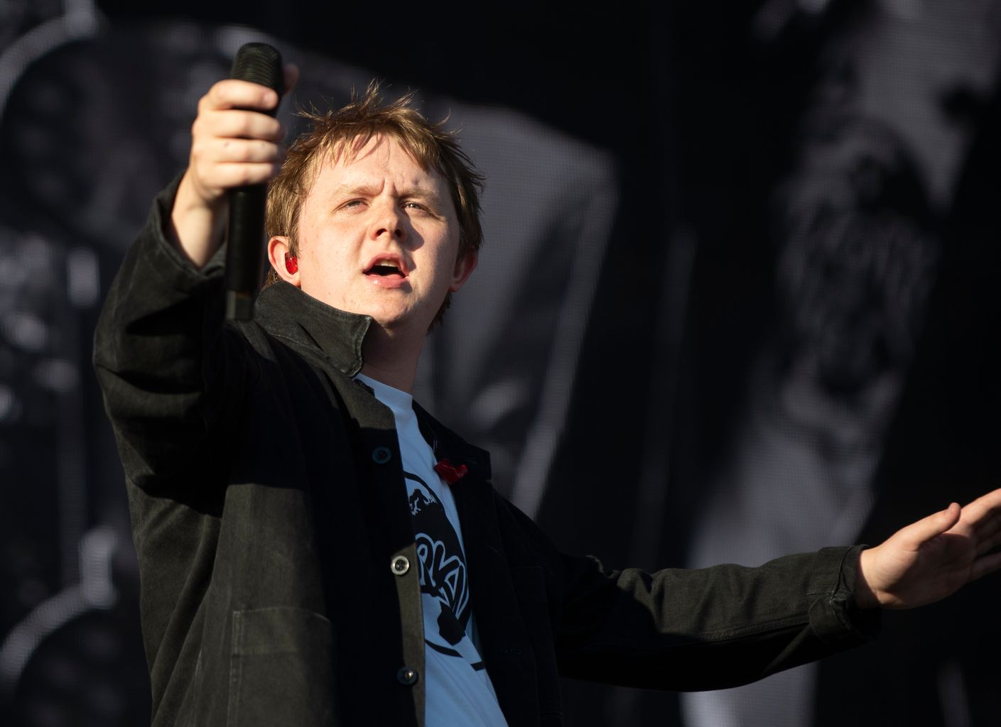 Lewis Capaldi pulls pints in Slouch for Glasgow punters