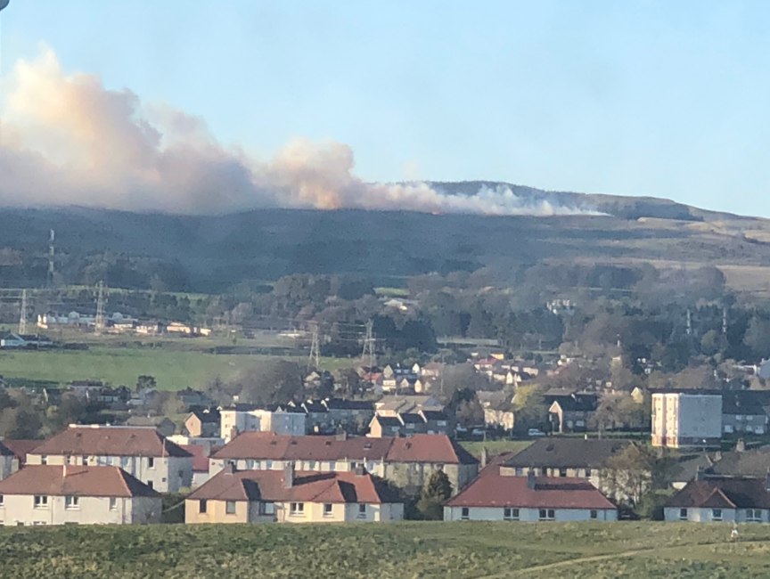 Large grass fire breaks out at Kilpatrick Hills near Clydebank