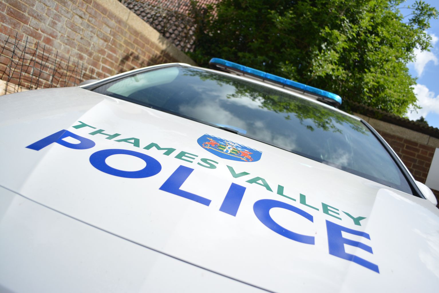 Teen found with machete in Aylesbury | News - Greatest Hits Radio ...