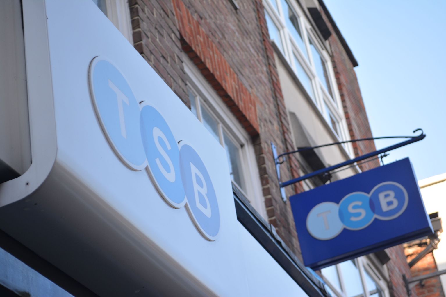 Three Buckinghamshire TSB branches closing | News - Greatest Hits Radio ...
