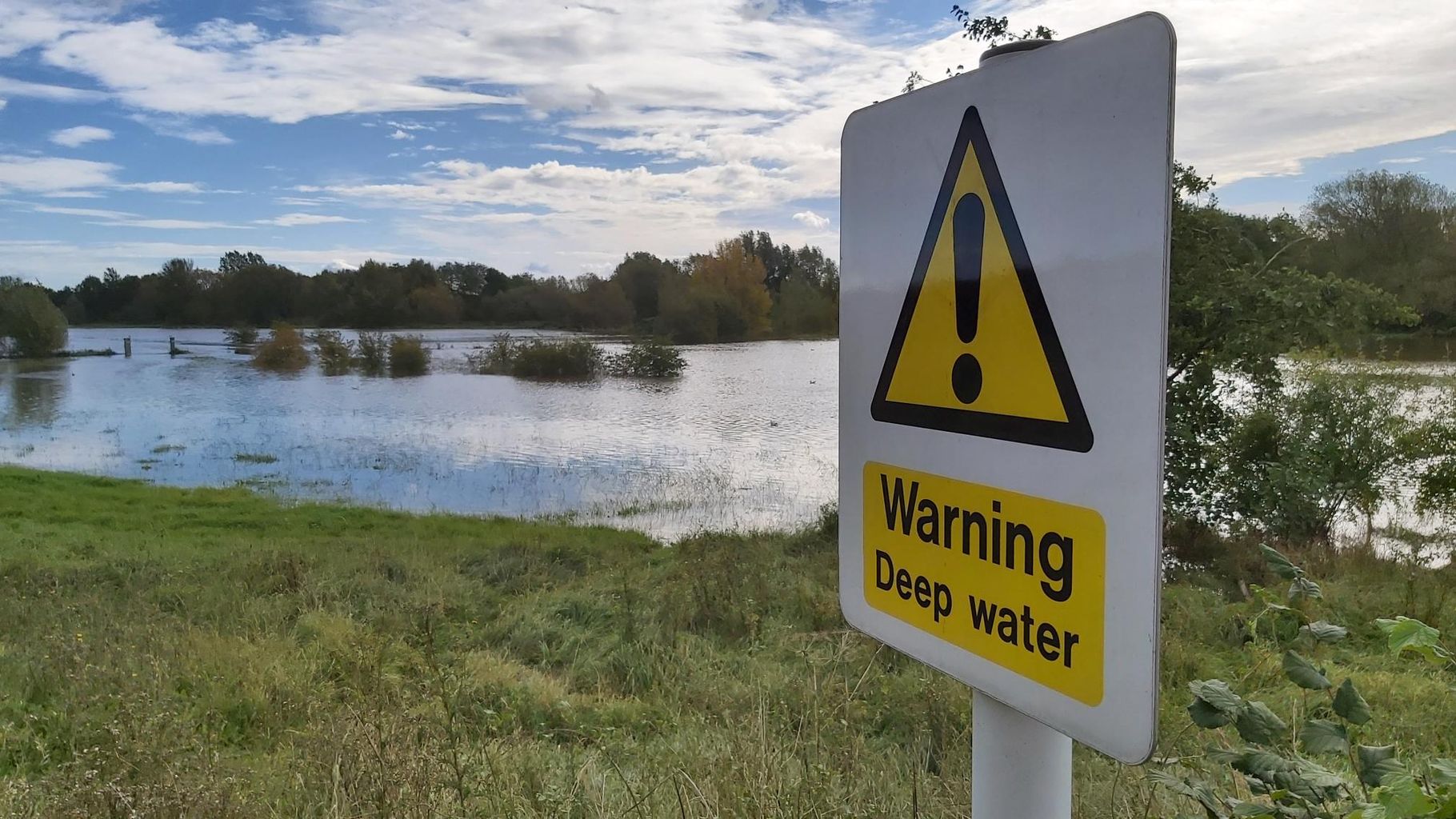 Areas of Aylesbury water logged after heavy rainfall | News - Greatest ...
