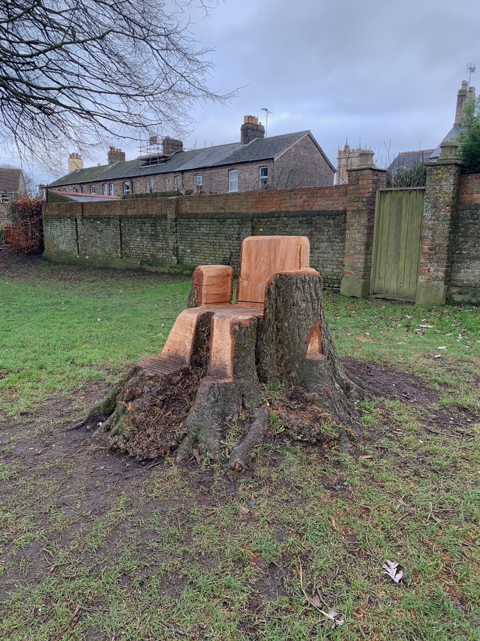 Felled tree turned into 'throne' in Dorchester | News - Greatest Hits Radio