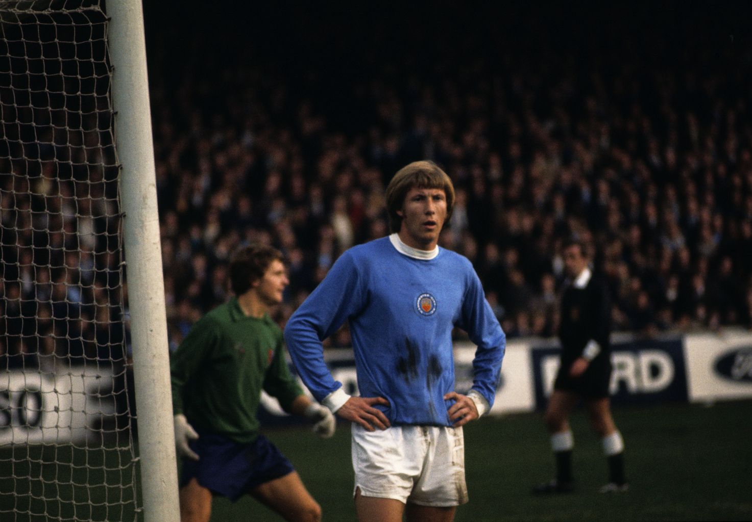 Family pay tribute to Manchester City legend Colin Bell at his funeral ...