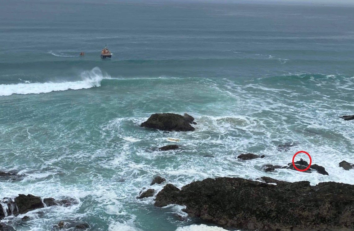 Major rescue after surfers swept towards 'treacherous' rocks by flash ...