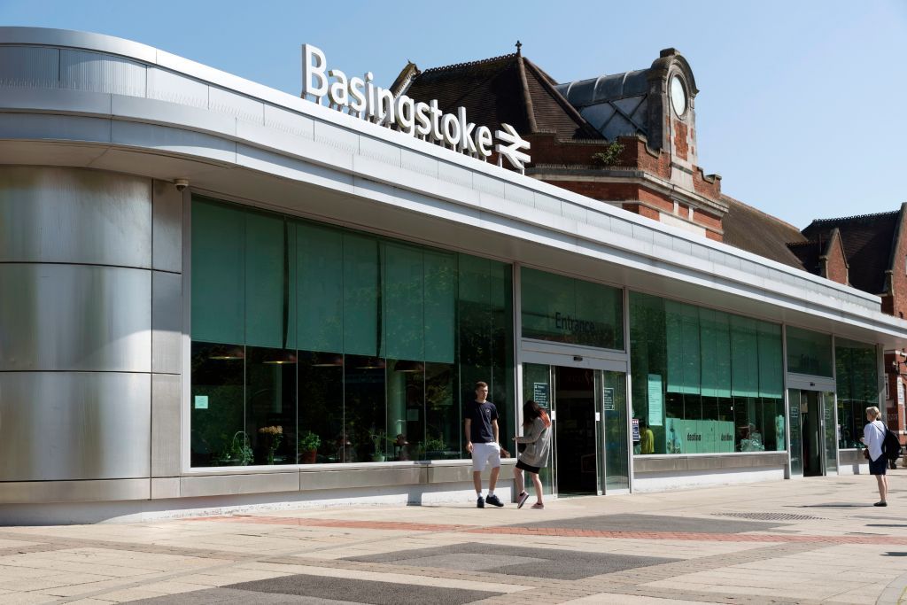 Two men hurt in fight outside Basingstoke railway station | News ...