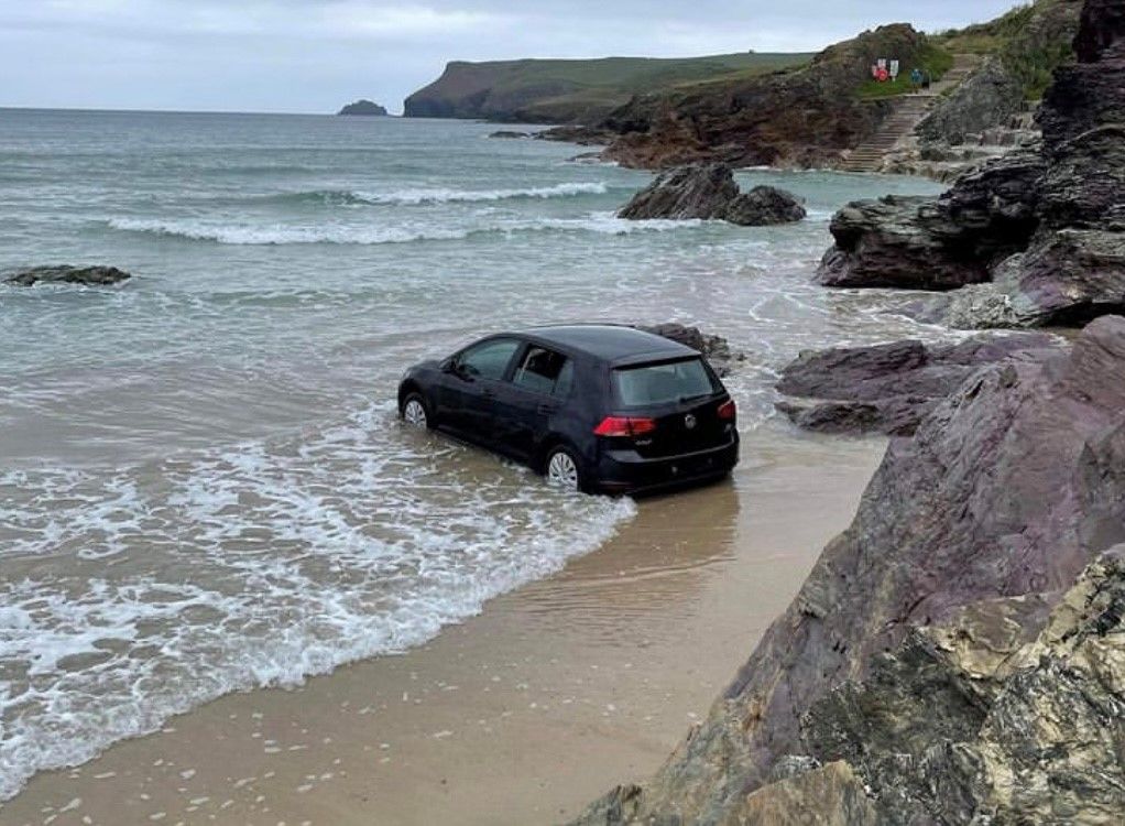 Car swept into sea by rising tide in north Cornwall