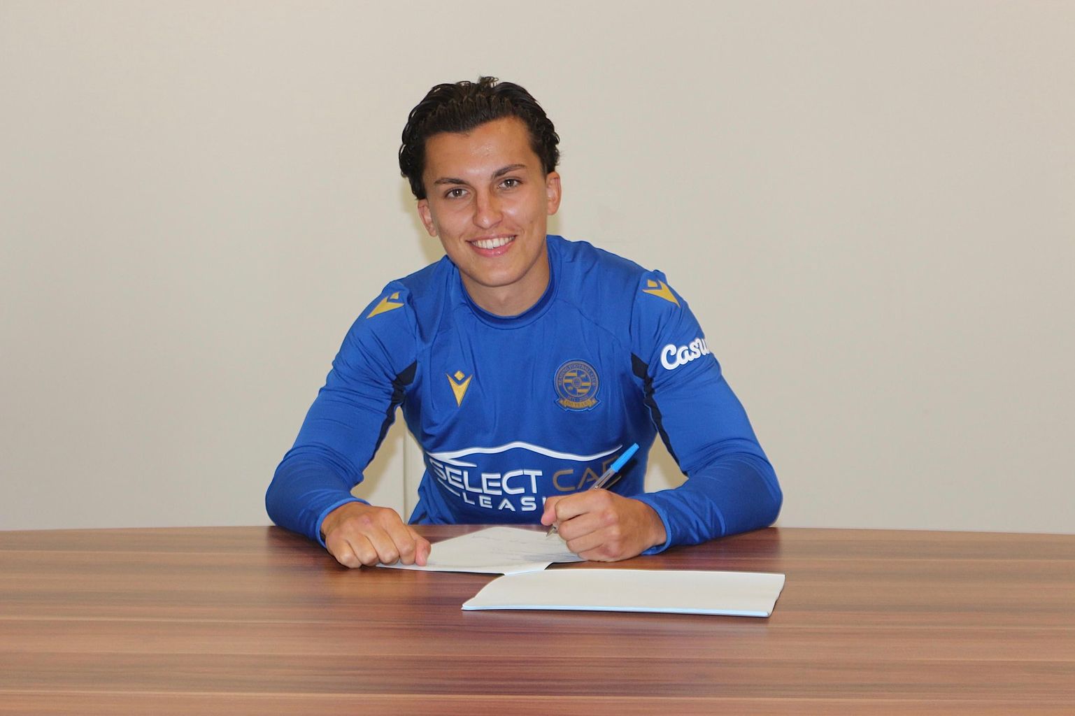 Reading FC favourite signs new deal | News - Greatest Hits Radio ...