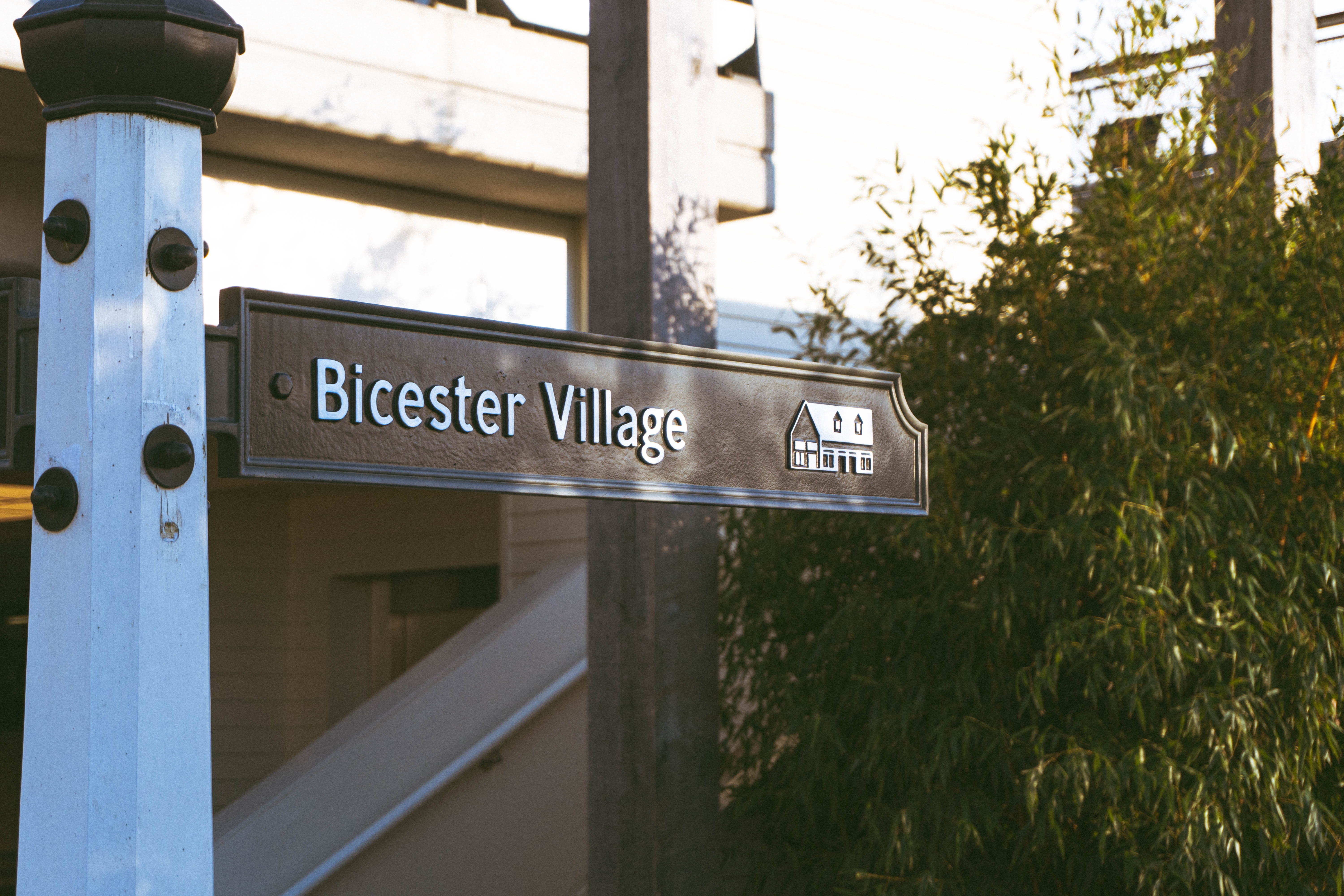 Summer bus service from Aylesbury to Bicester Village arriving