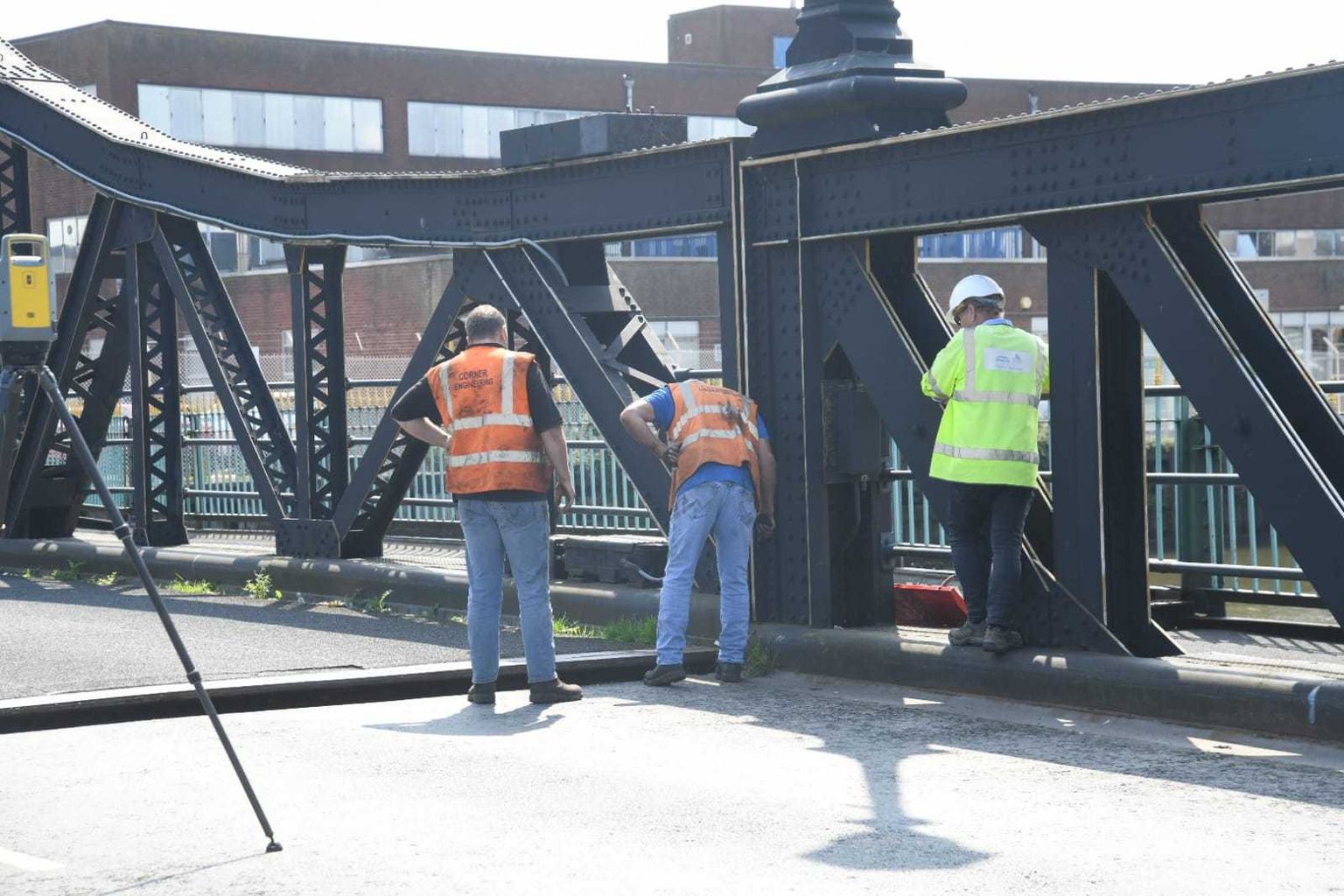 Corporation Bridge gets stuck again | News - Greatest Hits Radio
