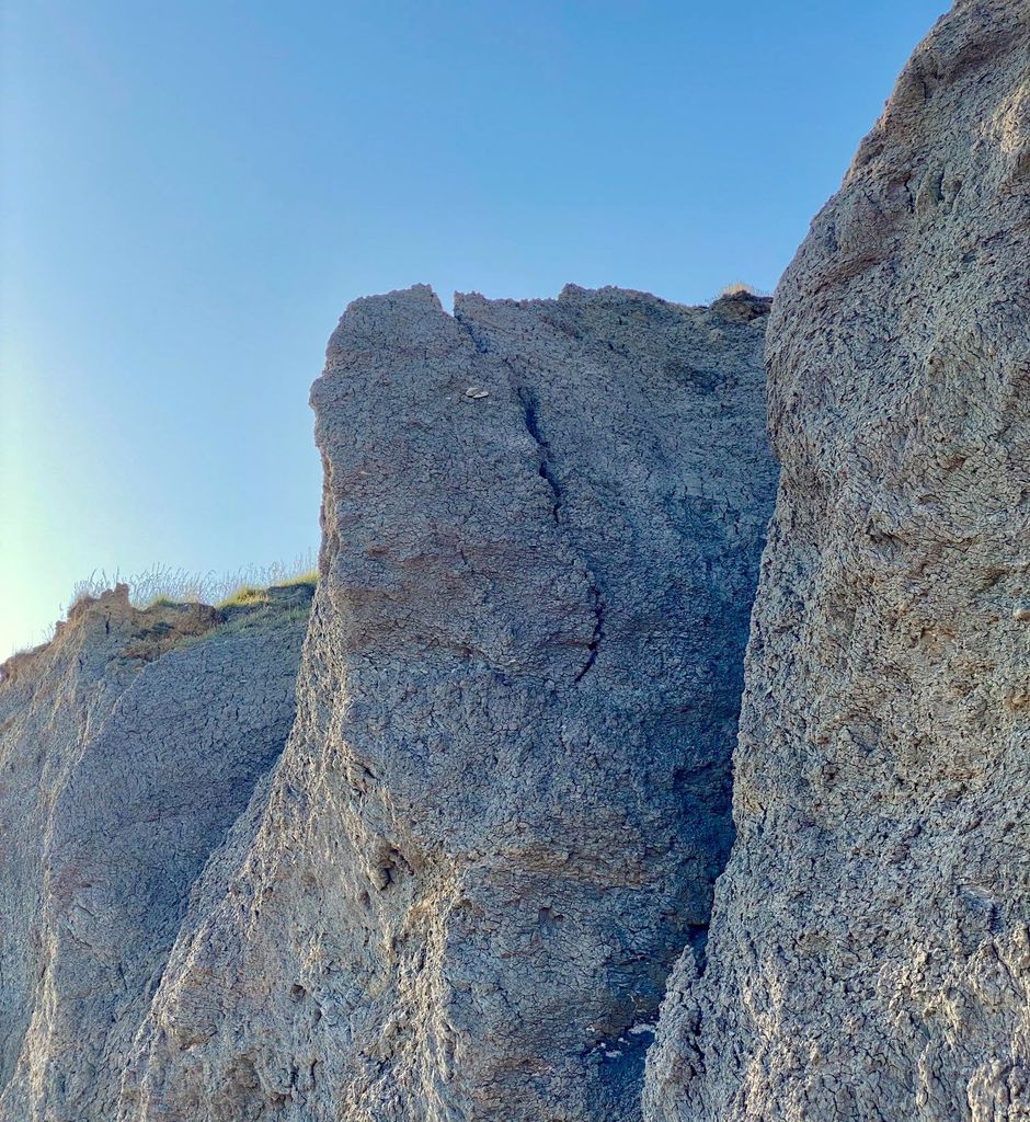 Cliff crack sees warning issued | News - Greatest Hits Radio