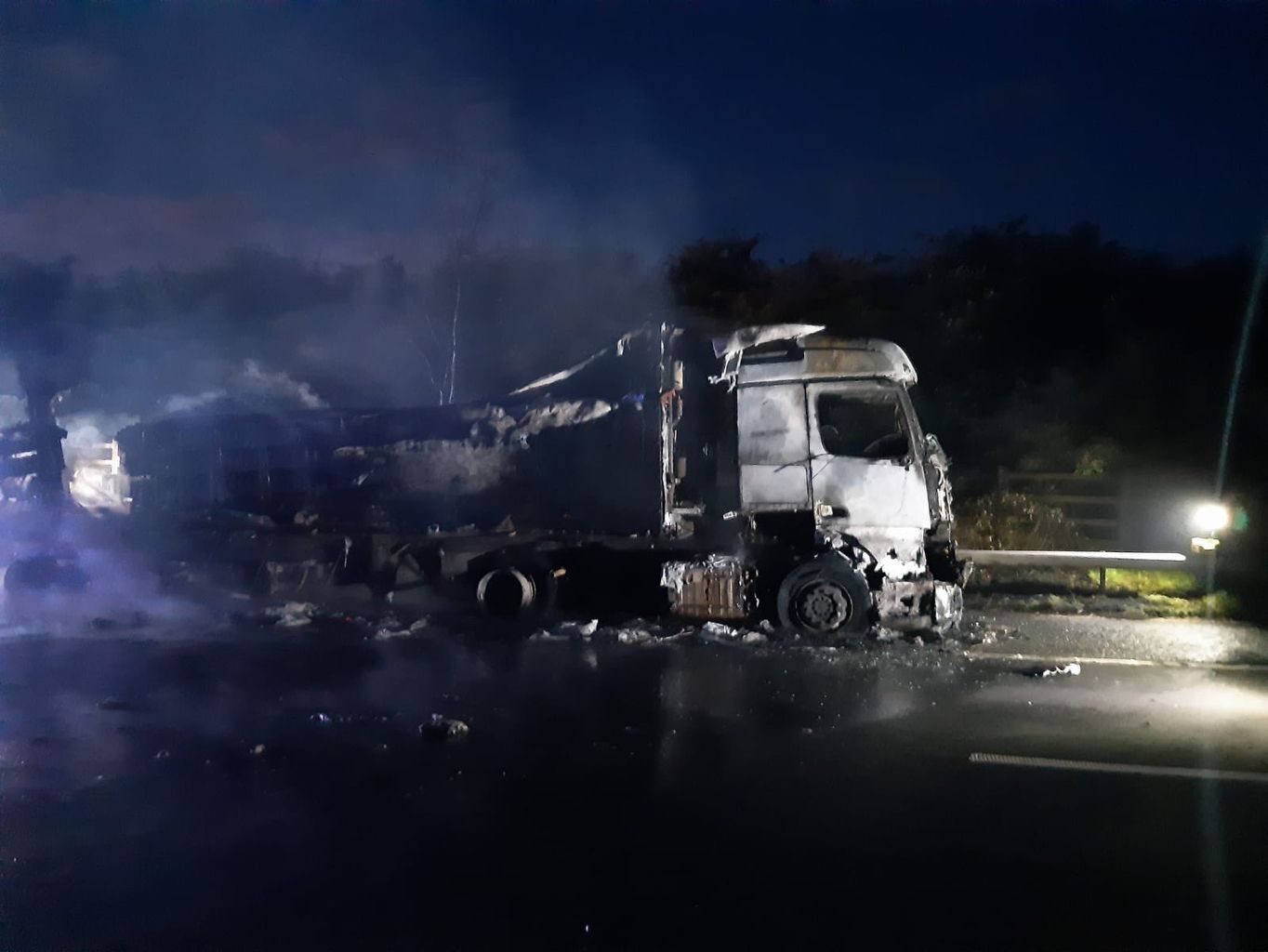 Lorry fire closes A1(M)