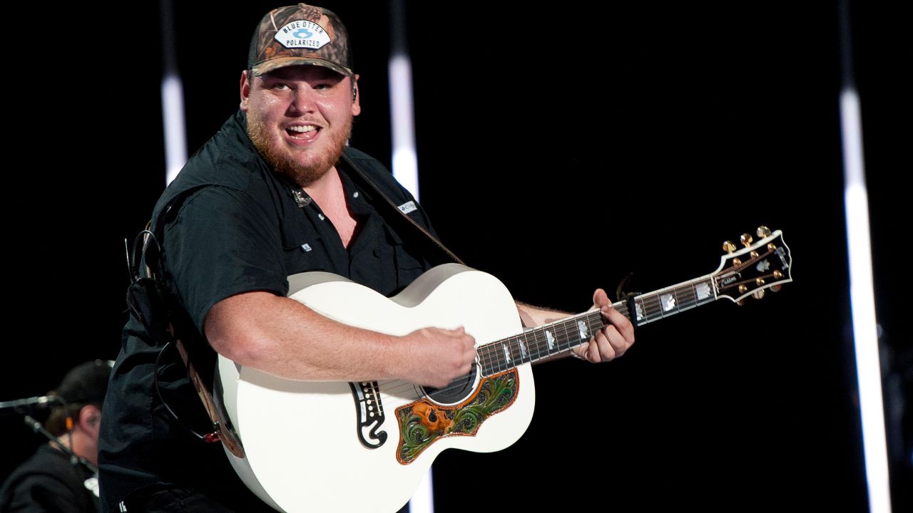 Luke Combs pays for teacher's yearly school supplies | Celebrity ...