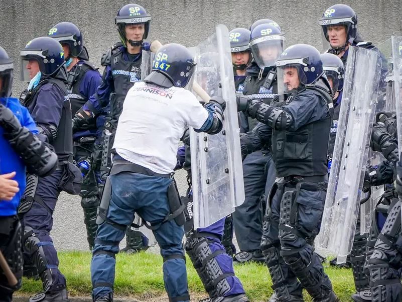 Thousands of Police Scotland officers to get riot training for Cop26