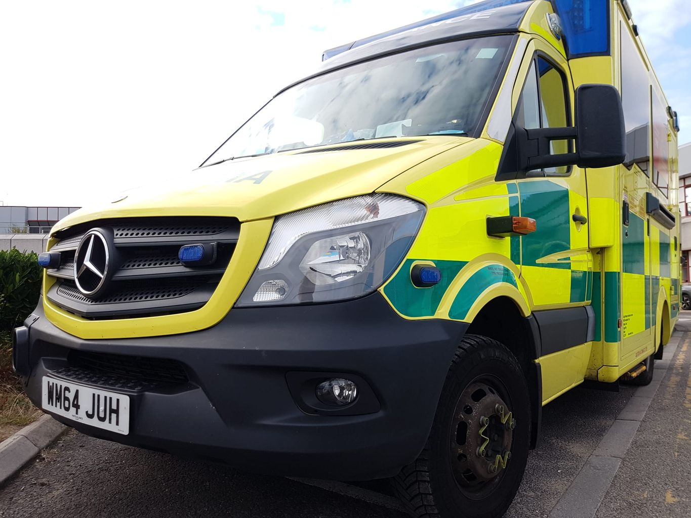 'Only call 999 in life-threatening emergency' ask South West ambulance ...