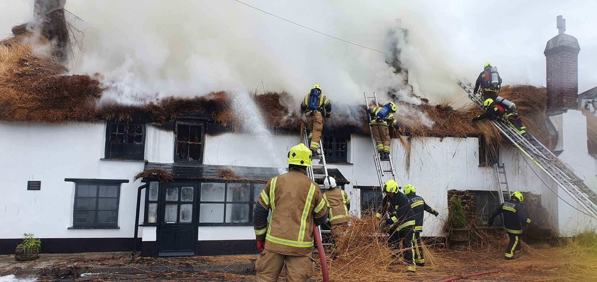 Cornish crews among 60 firefighters battling thatched roof house fire ...