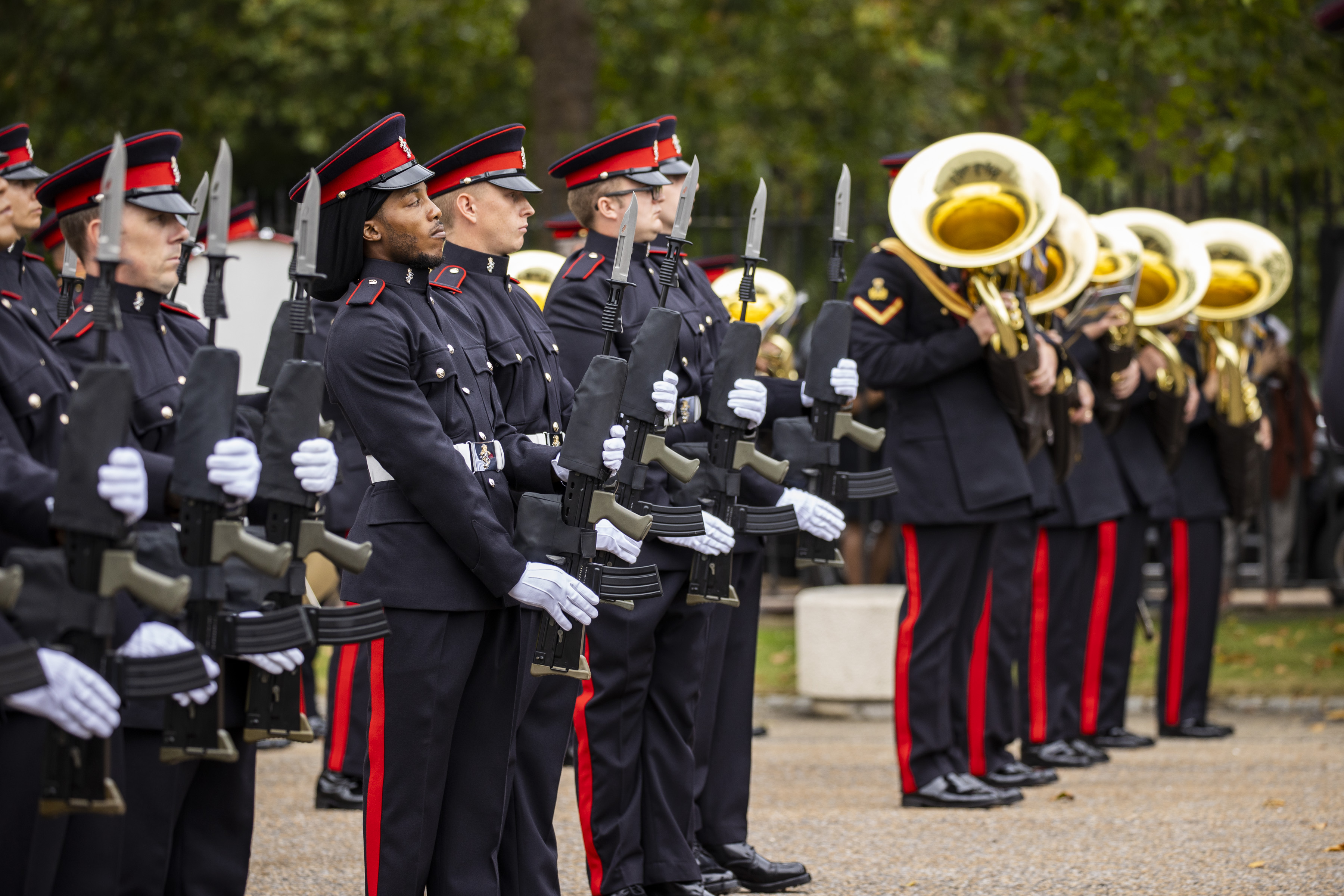 Tidworth soldiers on royal duty as Queen's Guards | News - Greatest ...