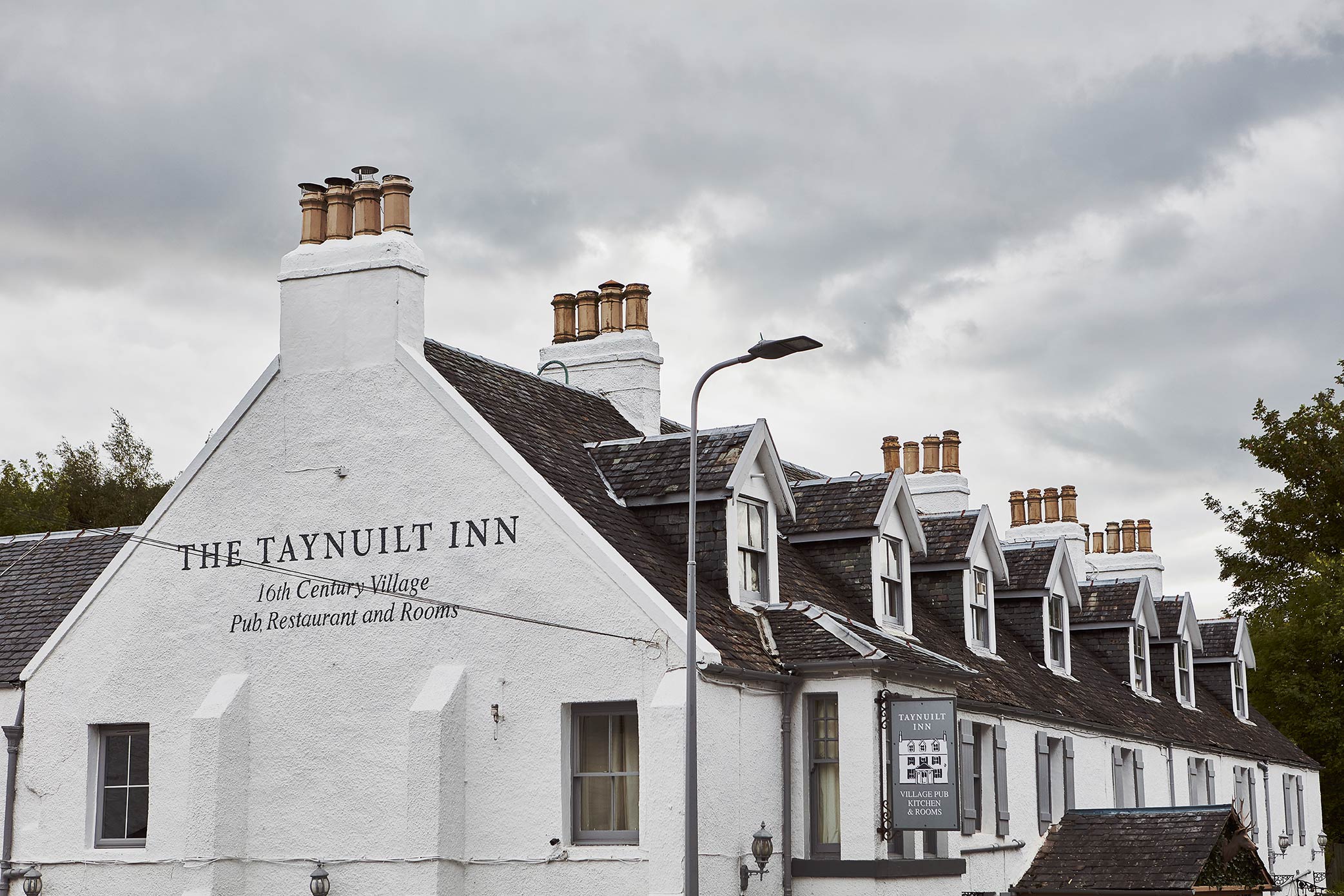 Firefighters tackle blaze at Taynuilt Hotel