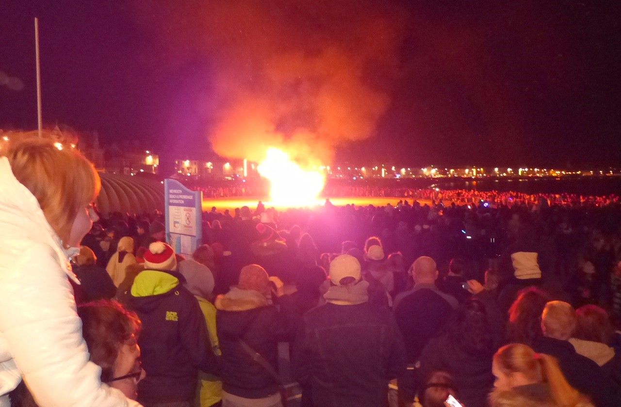 Weymouth's annual Bonfire Night celebrations are back with a bang this ...
