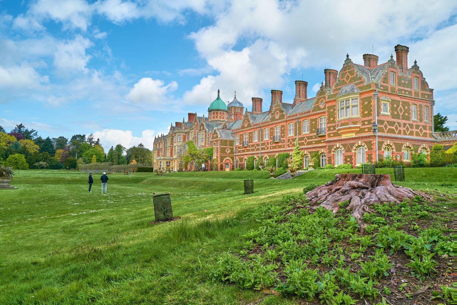 Queen arrives in Norfolk for a weekend at Sandringham | News - Greatest ...