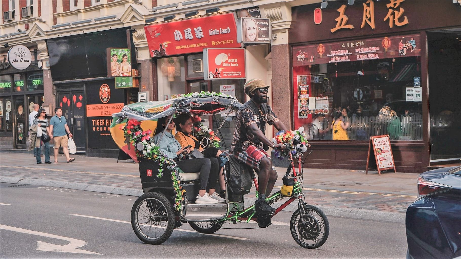 Government to back bill for regulating London pedicabs