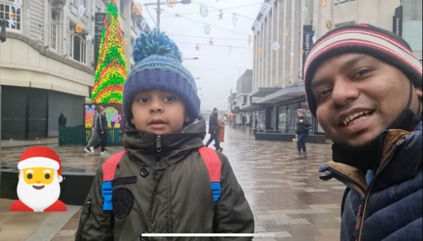 The father & son giving homeless cash filled Christmas cards