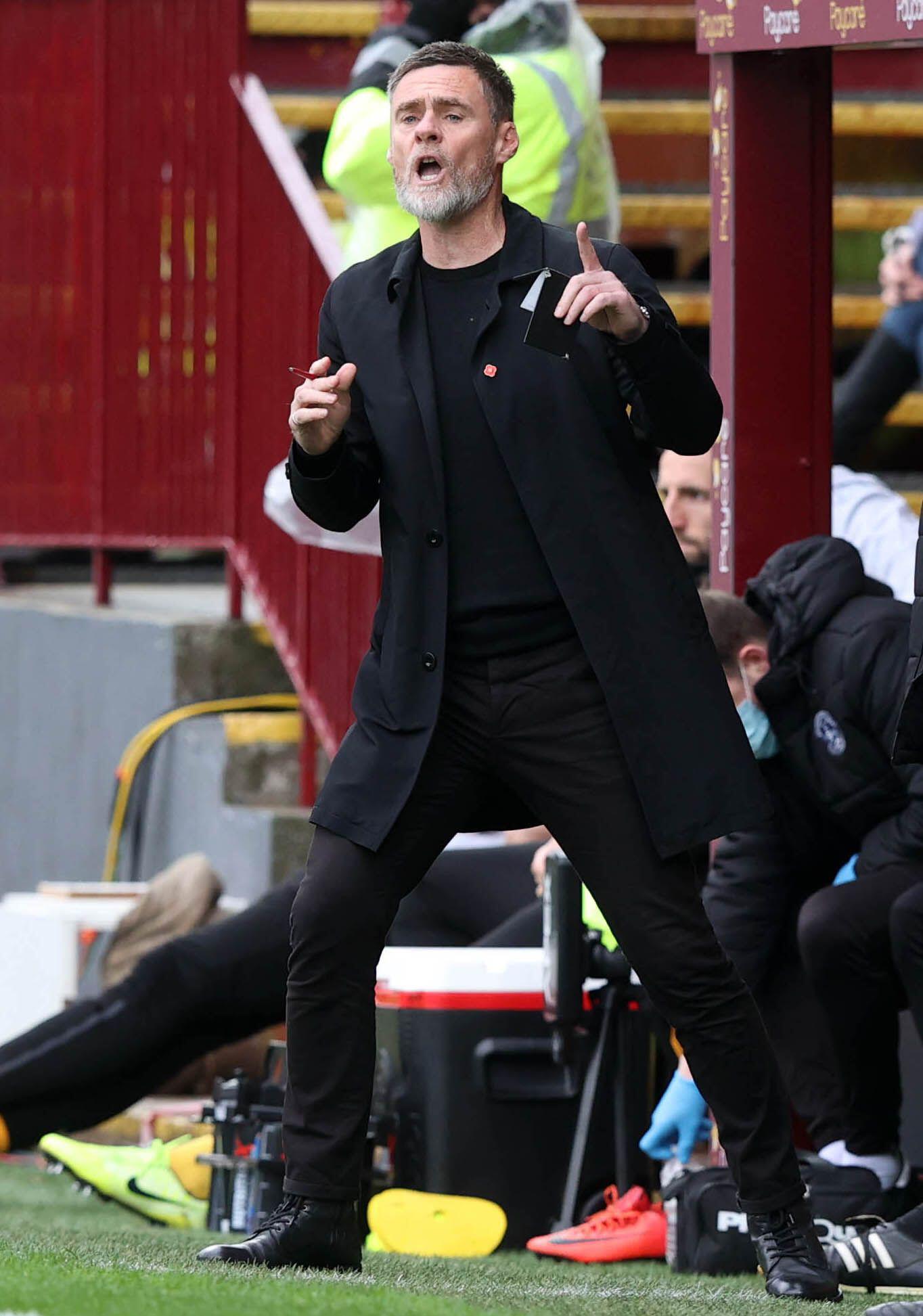 Alexander tells Motherwell don't overthink things in race for fourth