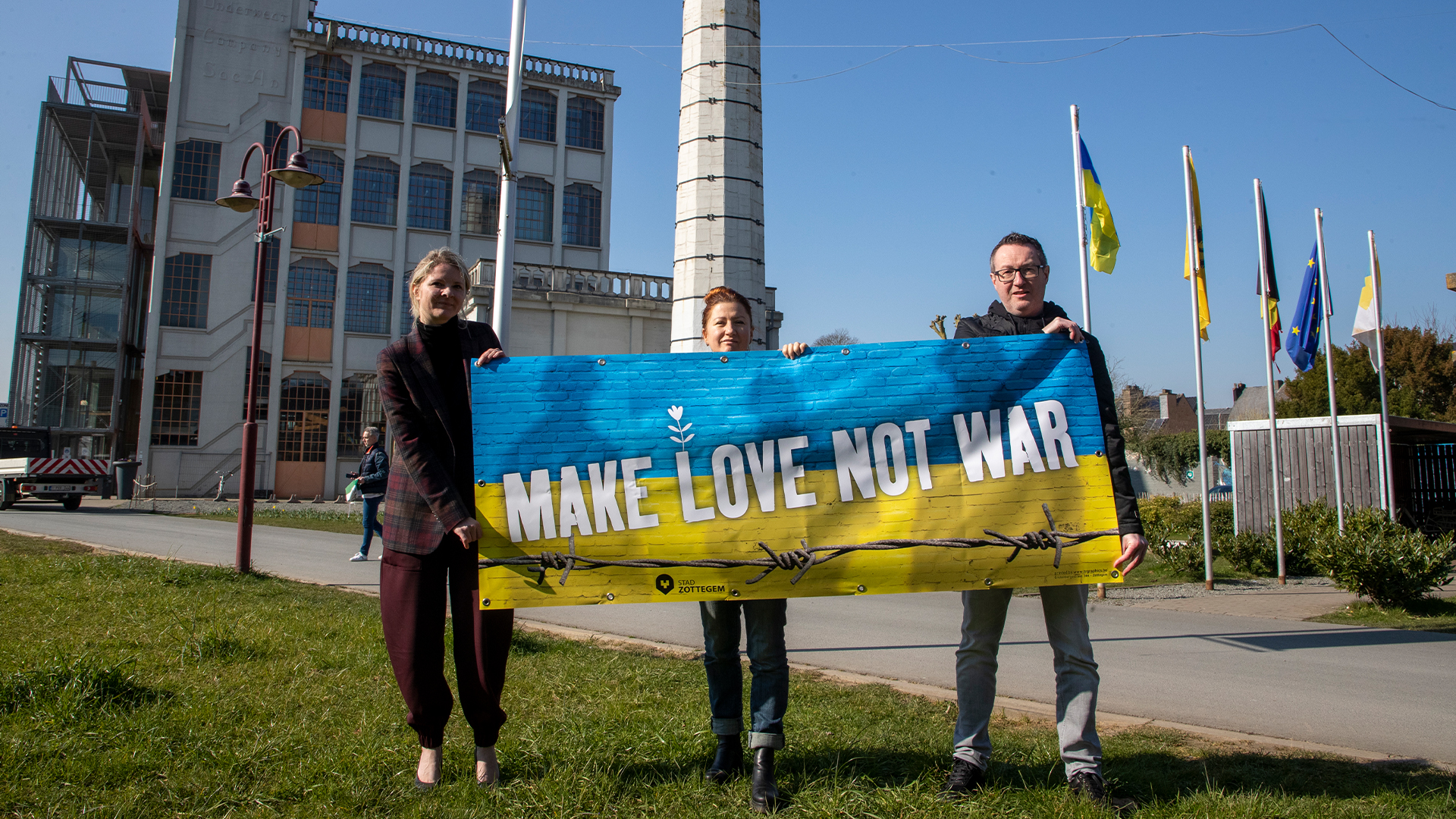 Donate to the Disasters Emergency Committee | News - Hits Radio