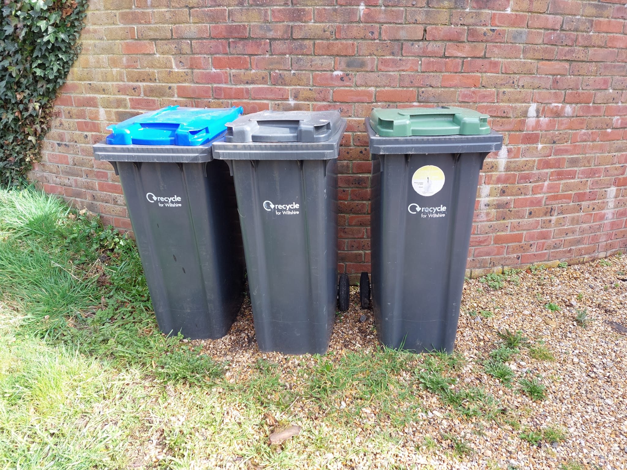 Wiltshire Council warns over private waste collection during bin strikes