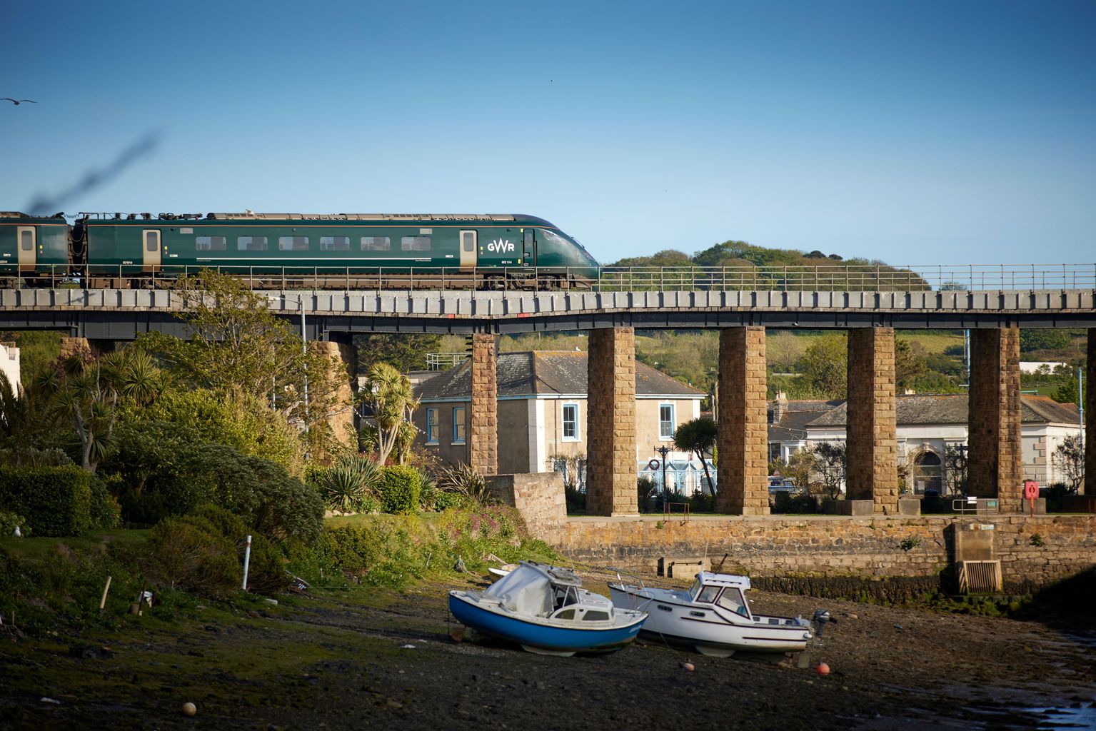Report reveals cause of cracks in trains that caused disruption across ...